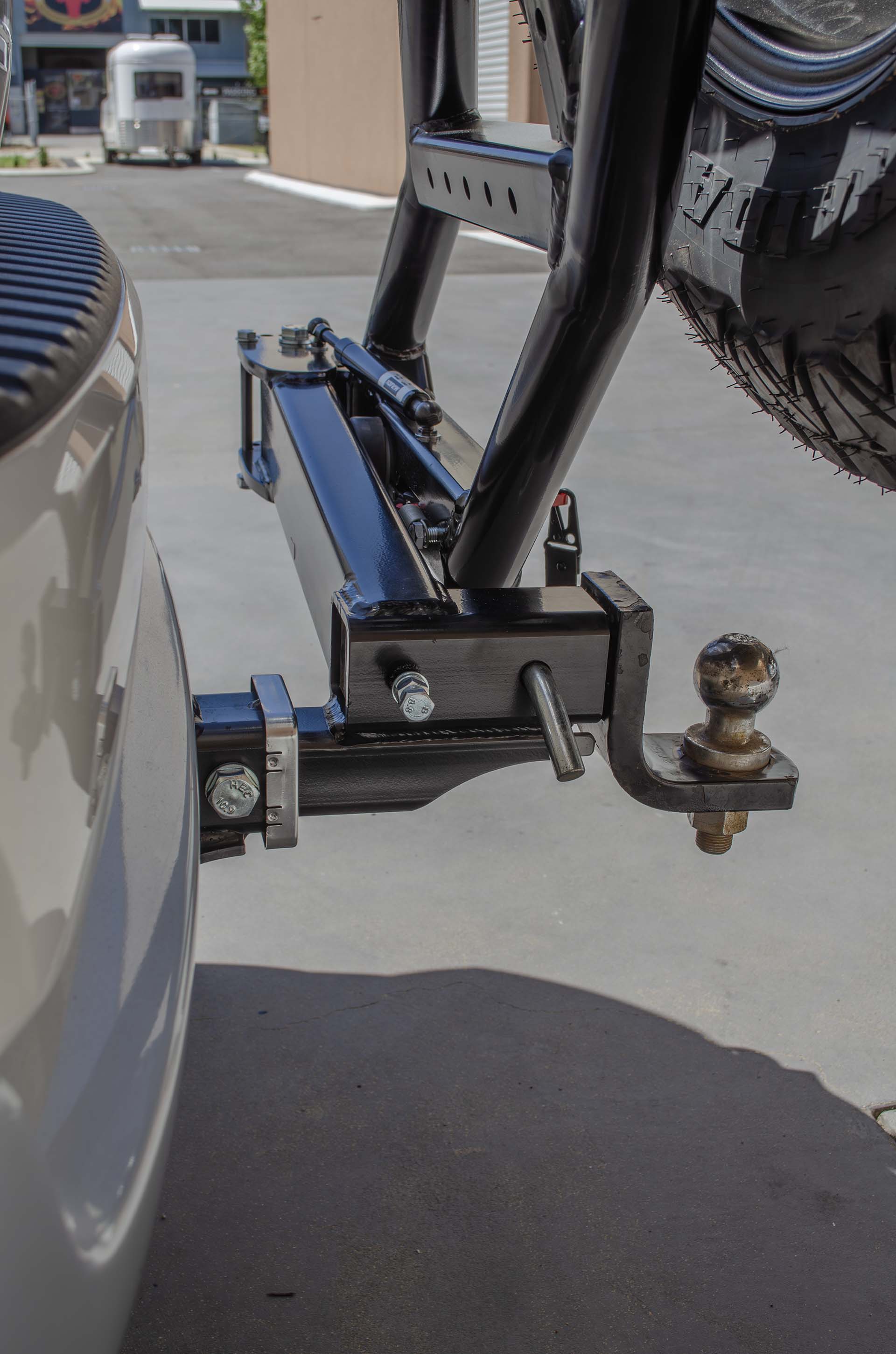 Ford Everest Tow Hitch Spare Wheel Carrier System – Mirack